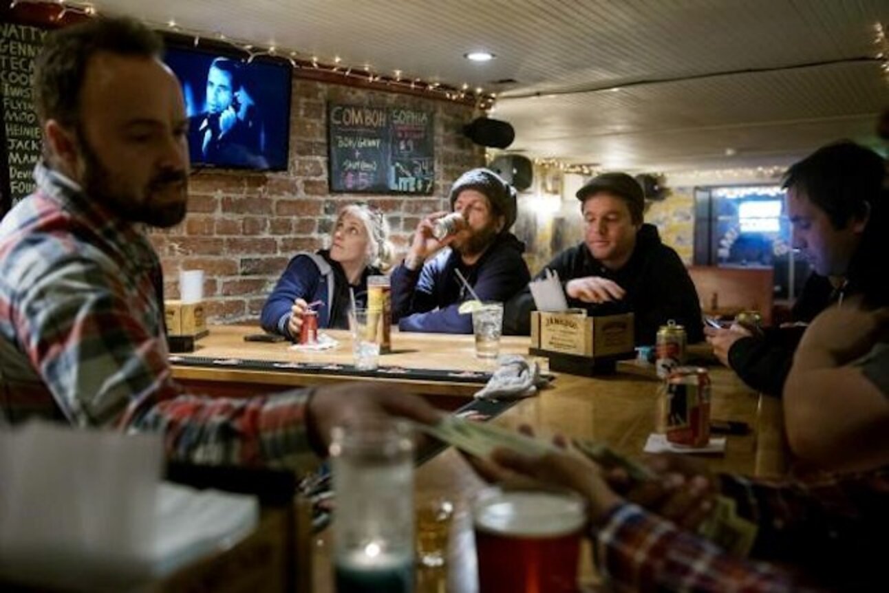 Best Dive Bars in Washington DC: Where to Find Good Neighborhood Bars ...