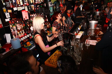 Best London Dive Bars - Thrillist