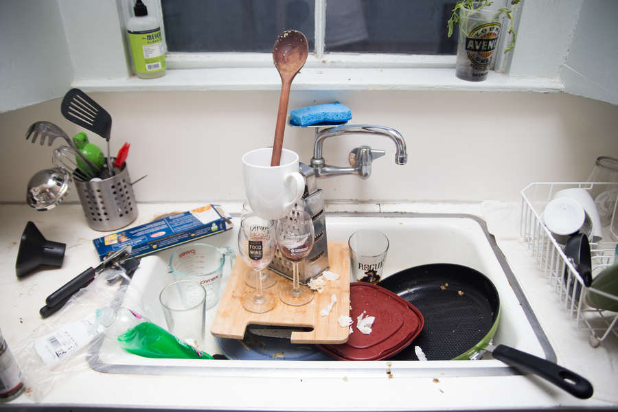 Gross Kitchen Habits You're Maybe Definitely Guilty Of - Thrillist