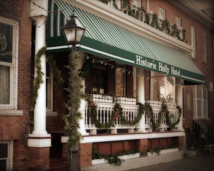 Historic Holly Hotel: A Bar in Holly, MI - Thrillist