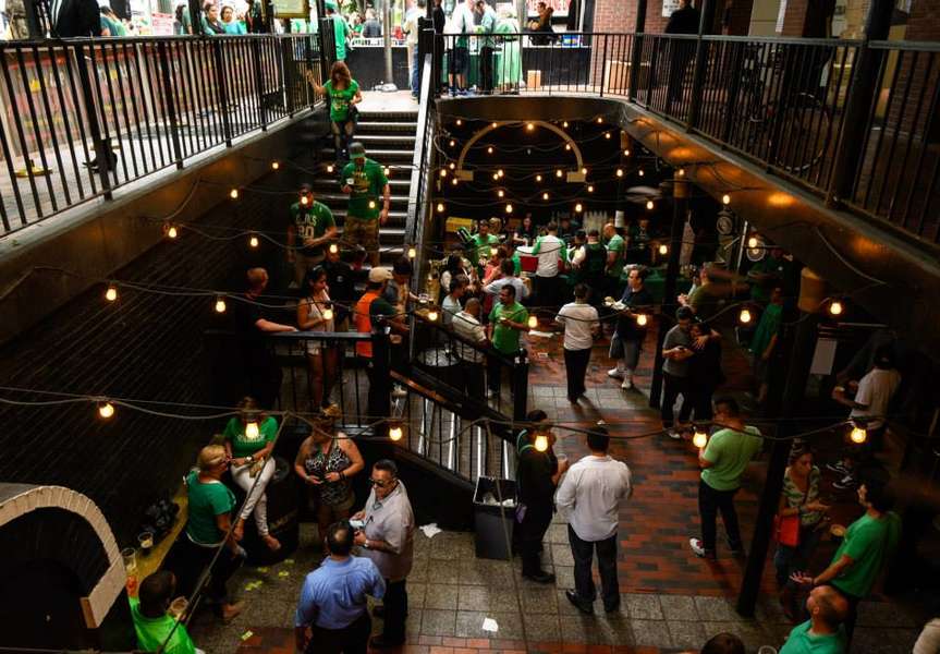 Casey's Irish Pub: A Restaurant in Los Angeles, CA - Thrillist