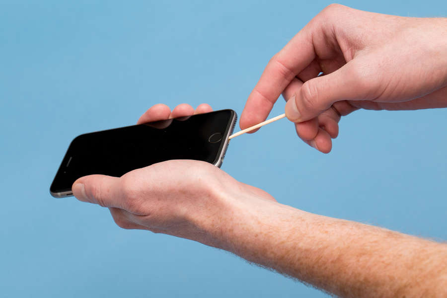 iPhone Charging Problems - How to Clean Pocket Lint From iPhone - Thrillist