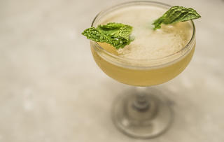 Vazacs Horseshoe Bar / 7B: A New York, NY Bar.