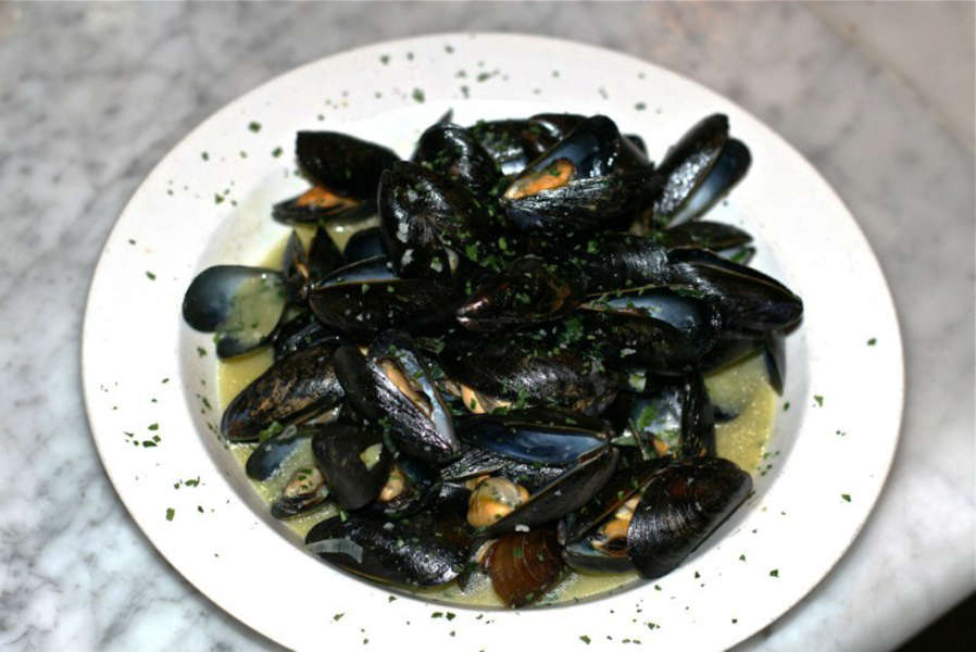 Sotto Mare Oysteria & Seafood Restaurant: A Restaurant in San Francisco ...