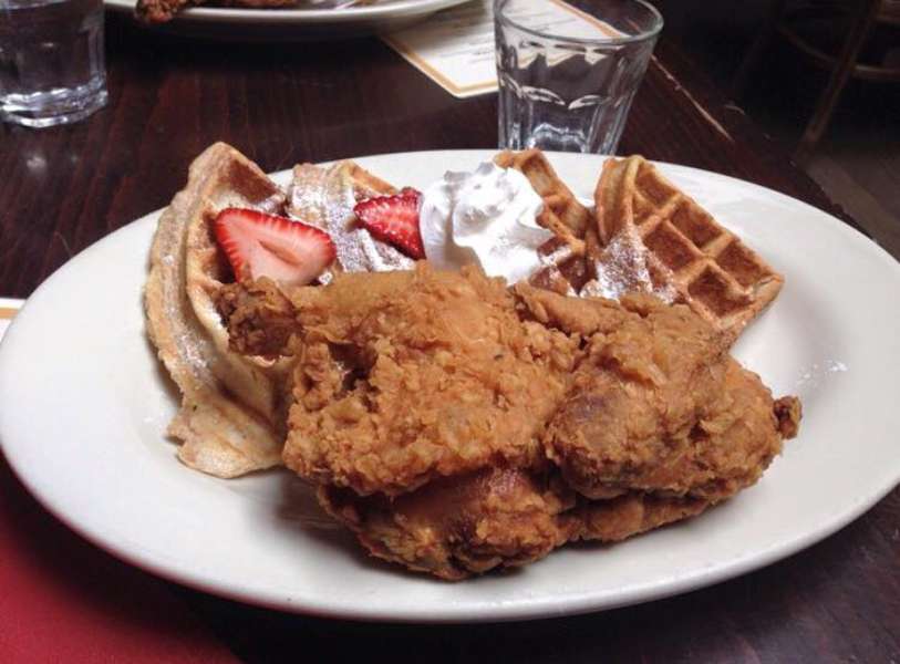 Rustik Tavern: A Bar in Brooklyn, NY - Thrillist