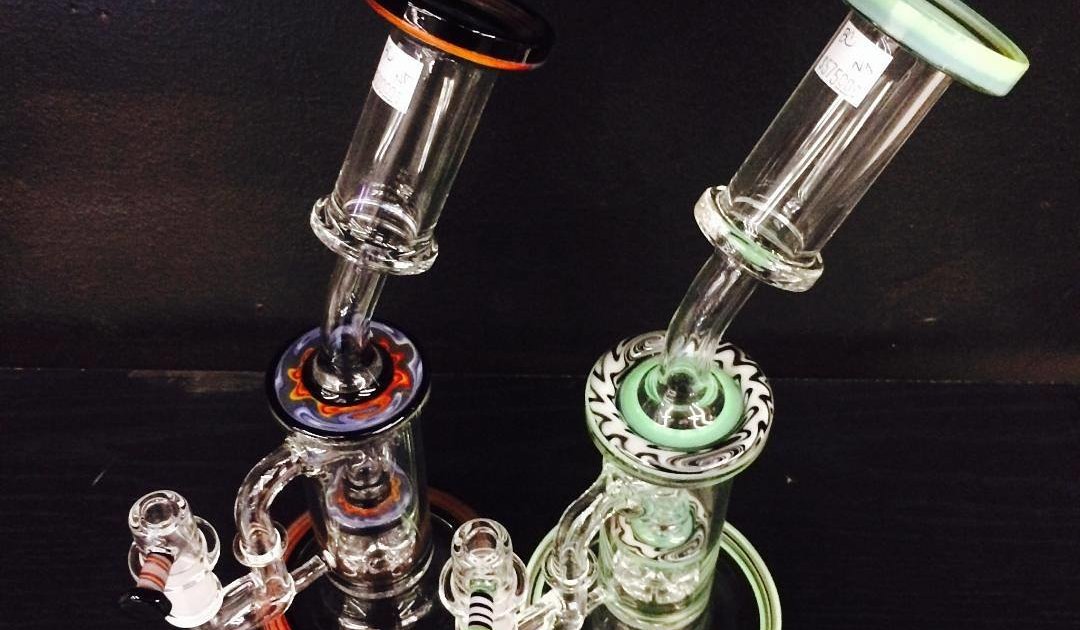 Secrets Smoke Shop: A Chicago, IL Venue.
