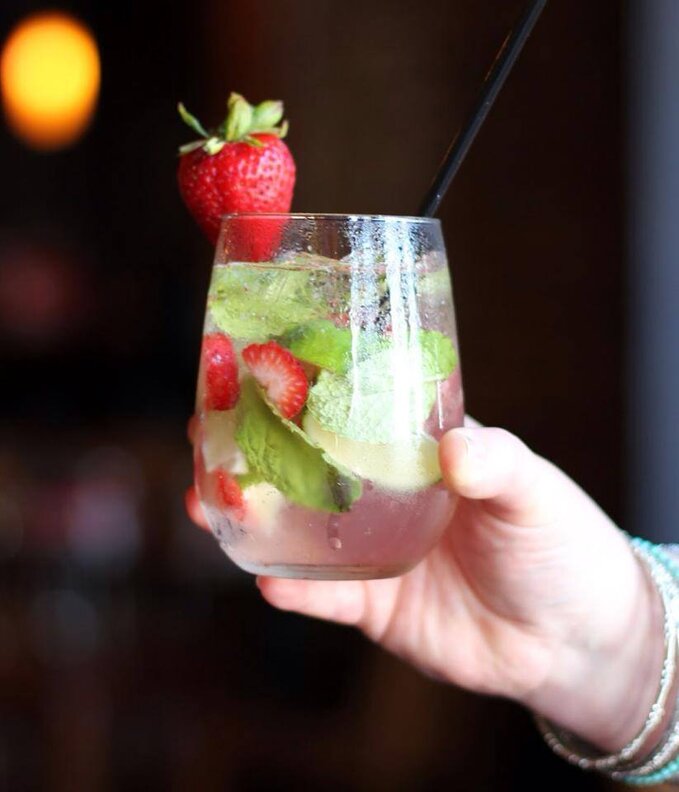 Best Boozy & Bottomless Brunches in Chicago - Thrillist