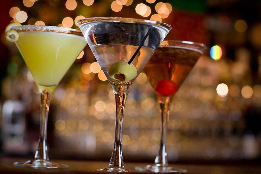 Daily Bar & Grill: A Bar in Chicago, IL - Thrillist