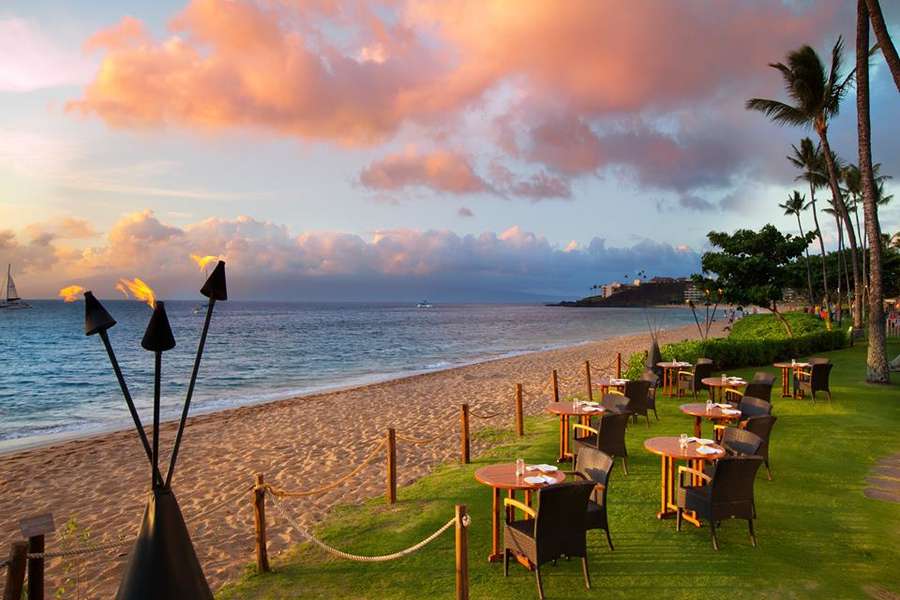 Best Beach Bars in Hawaii: St. Regis, Lava Lava Beach Club, Serenity ...