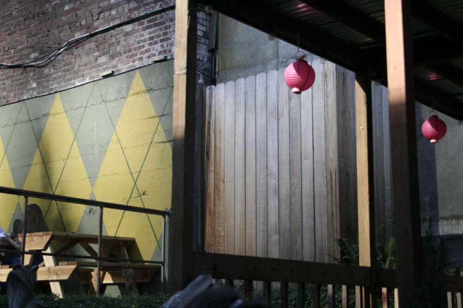 Momo's: A Bar in Portland, OR - Thrillist