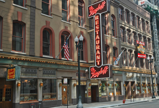 The Berghoff Restaurant - Thrillist Chicago