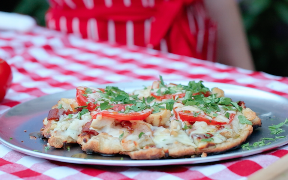 Get the Grill Going for This Chicken Ranch Pizza - Thrillist