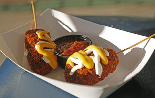 Best Snacks & Food to Order at Every MLB Baseball Stadium - Thrillist