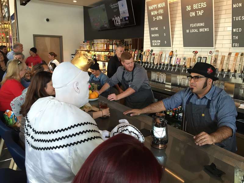 The Eight Bar: A Bar in Los Angeles, CA - Thrillist