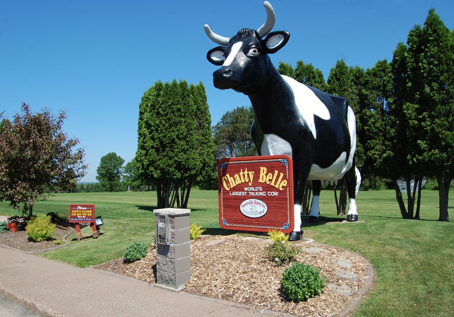 Weird Roadside Attractions & Places to Visit in Wisconsin - Thrillist