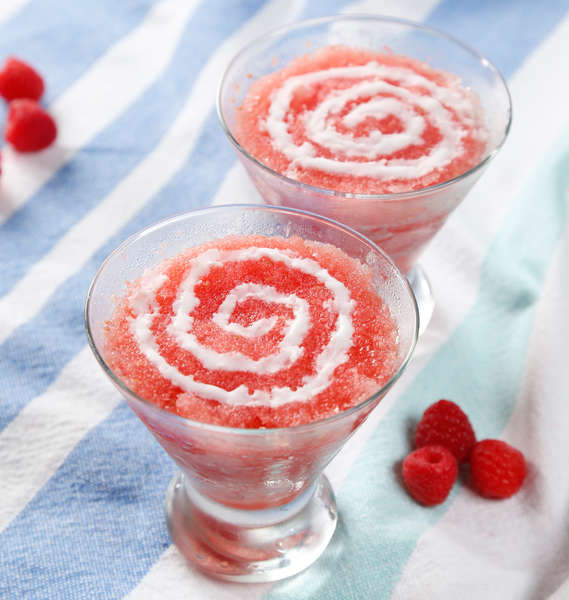 Swirled Raspberry Daiquiri Recipe Video - Thrillist