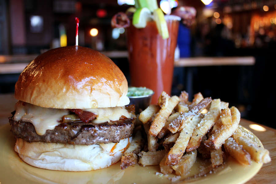 Oscar's Pub & Grill: A Bar in Milwaukee, WI - Thrillist