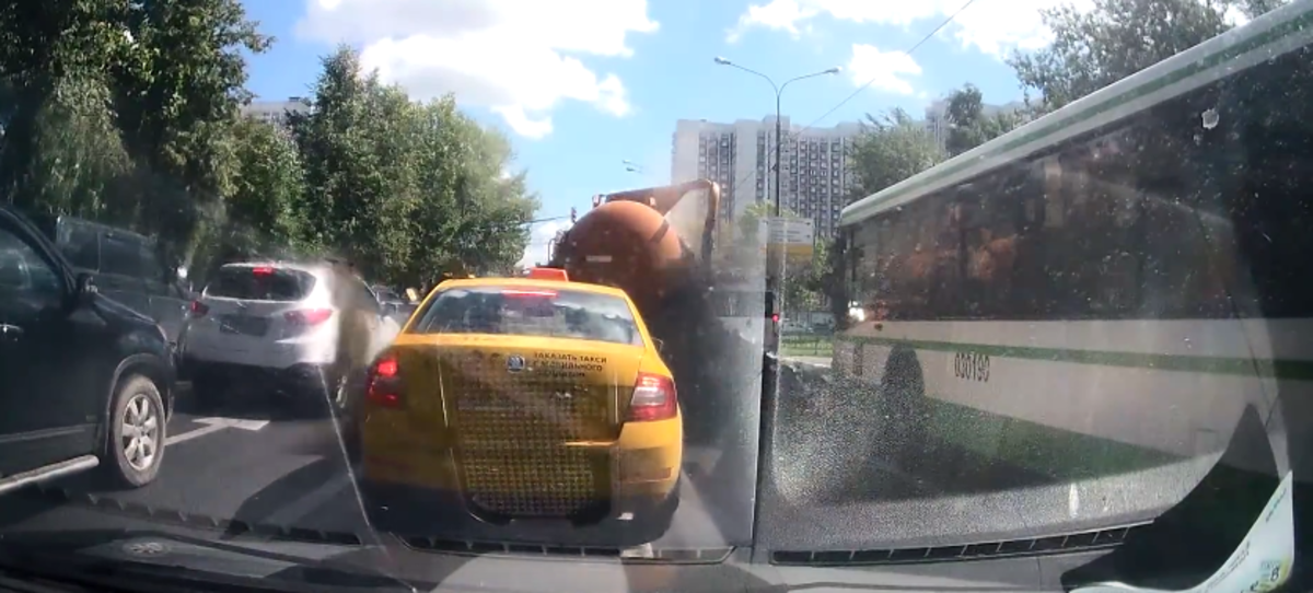 Sewage Truck Explosion in Moscow Covers Streets in Poop - Thrillist