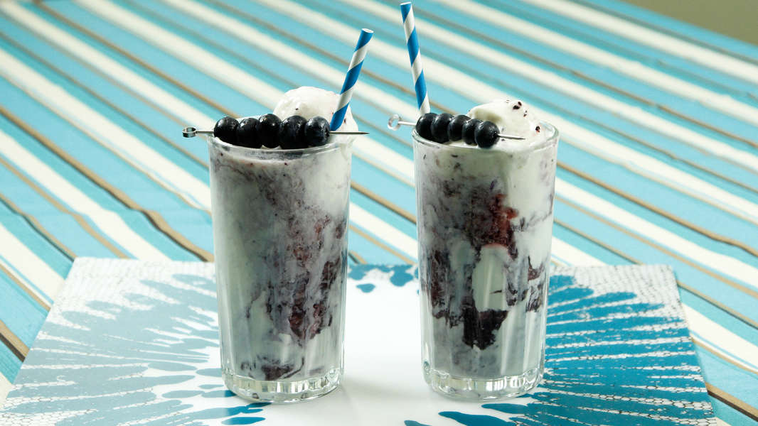 Boozy Blueberry Float Recipe Video - Thrillist