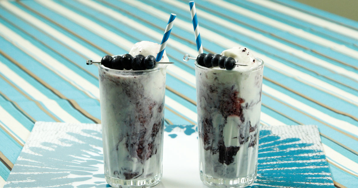 Boozy Blueberry Float Recipe Video - Thrillist