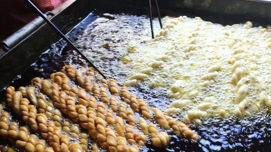 Food Ranger Twisted Fried Bread Chinese Mahua Video - Thrillist