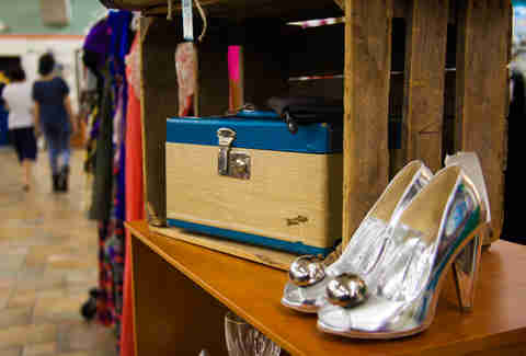 Unclaimed Baggage Center in Alabama Gets Your Lost Airline Luggage ...