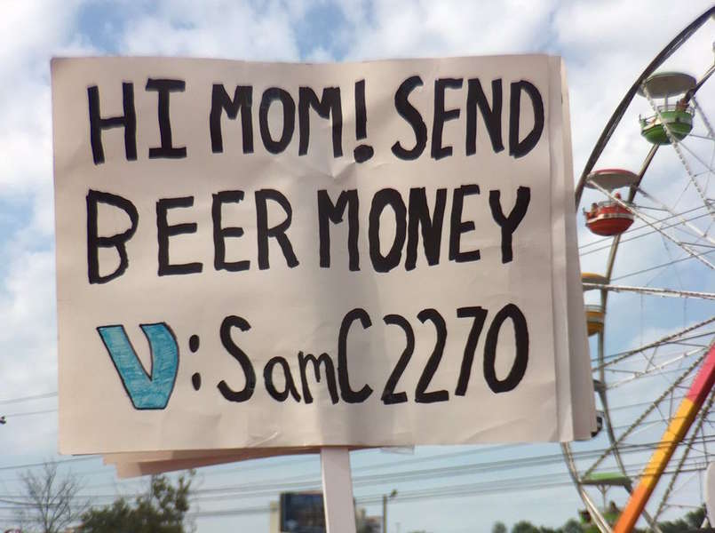 This Guy's GameDay Sign Got Him Over 2,000 Beer Money Donations - Thrillist