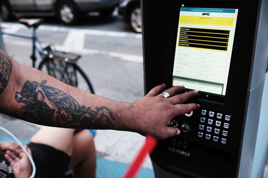 LinkNYC Kiosks Remove Web Browsing: What Else Do They Offer? - Thrillist