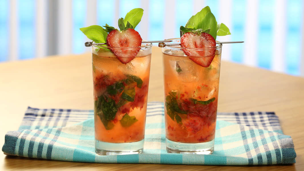 The Basilico Cocktail Recipe Video - Thrillist
