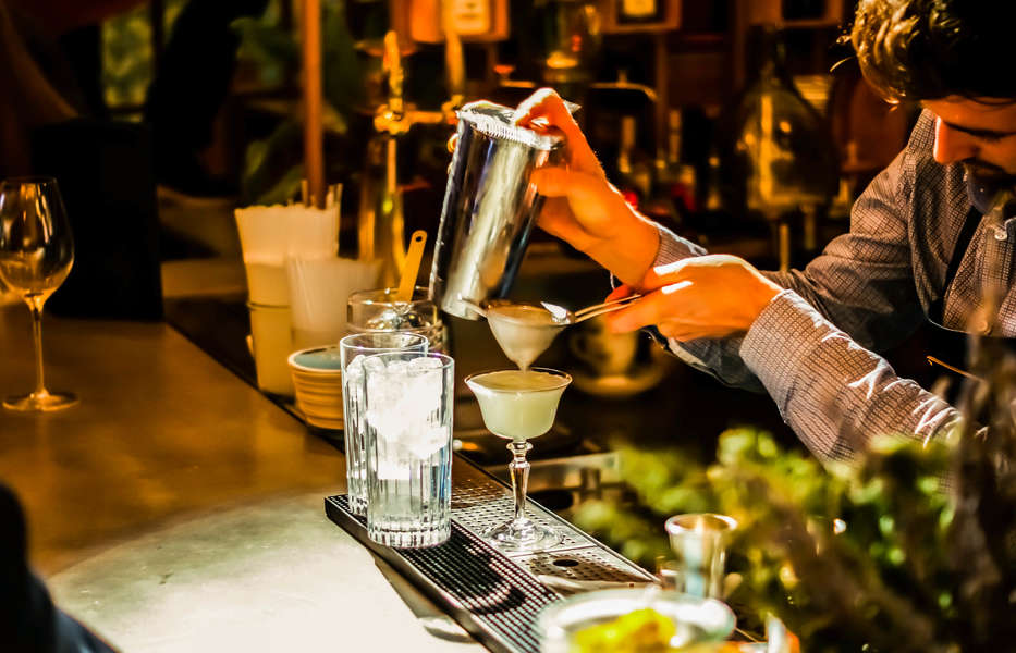 Best Cocktail Bars for Mixed Drinks in Paris, France - Thrillist