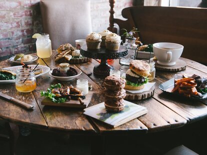 Hillbilly Tea: A Restaurant in Louisville, KY - Thrillist