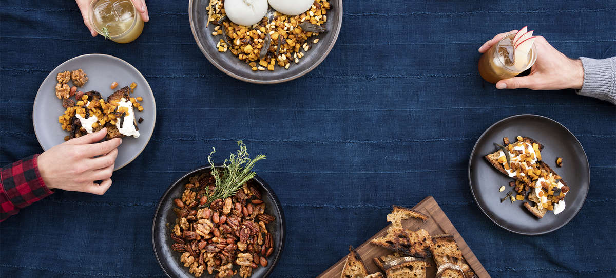 How to Throw a Cocktail Party, According to Experts - Thrillist