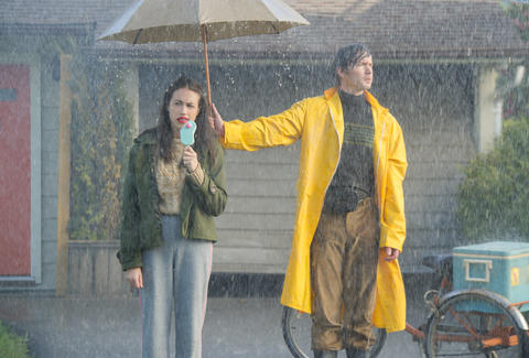 Haters Back Off Review: Miranda Sings' Netflix Show Is Cringey Fun ...