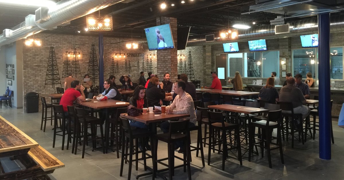 SpindleTap Brewery: Bar.