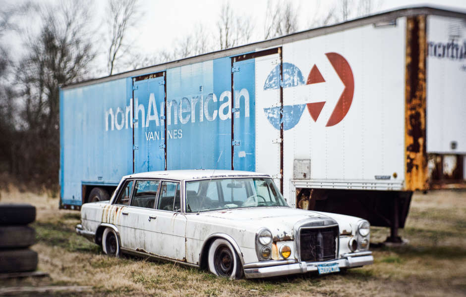 Creepy Photos of Abandoned Cars Look Like the Apocalypse - Thrillist