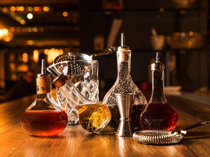 Vol. 39: A Bar in Chicago, IL - Thrillist