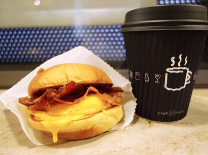 Shake Shack Expanding Breakfast, Adding New Sandwiches - Thrillist