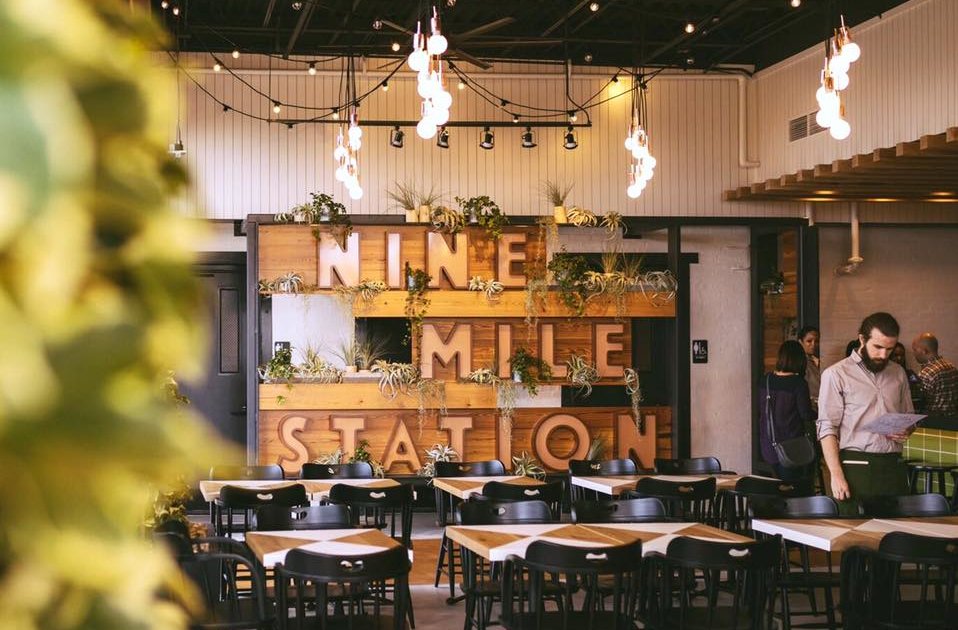 Nine Mile Station: Bar.