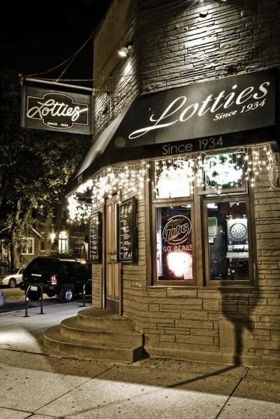 Lottie's Pub: A Chicago, IL Bar - Thrillist