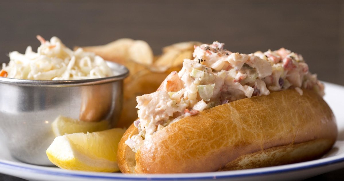 Why Lobster Rolls & Fried Clams Must Be Eaten In New England - Thrillist