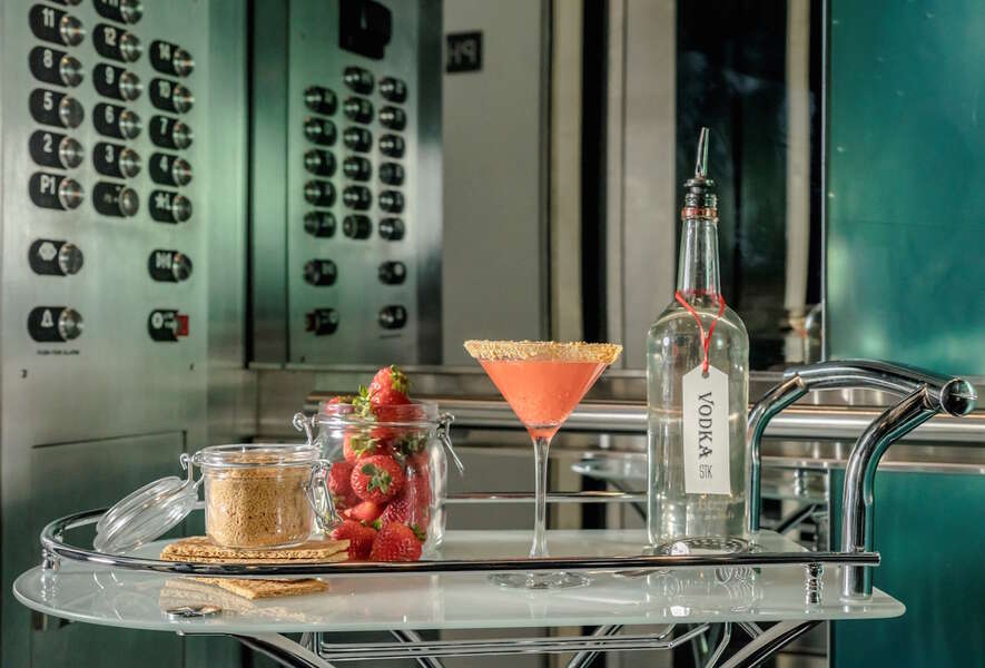 New Elevator Bar May Be the Smallest Bar in the World - Thrillist