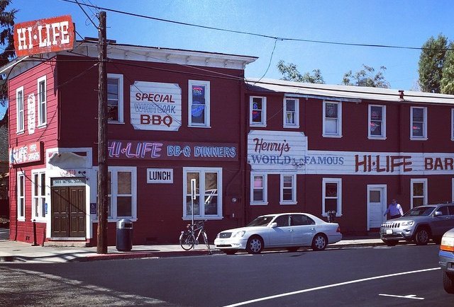 Henry's Hi-Life: Restaurant.