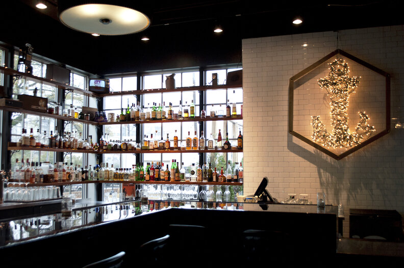 Best Holiday-Themed Bars in Atlanta to Drink at This Season - Thrillist