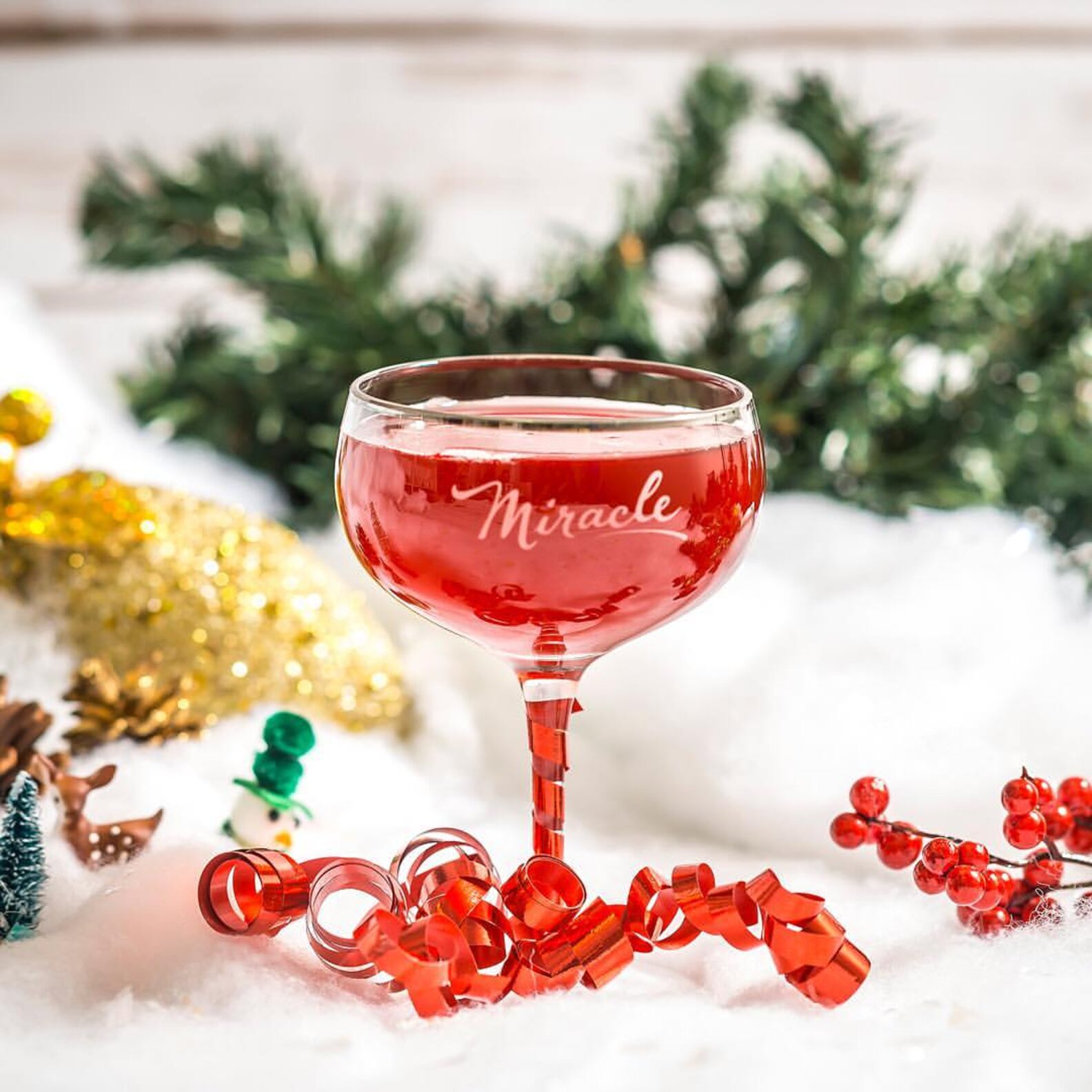 Best Holiday Bars in Seattle for Christmas Drinking - Thrillist