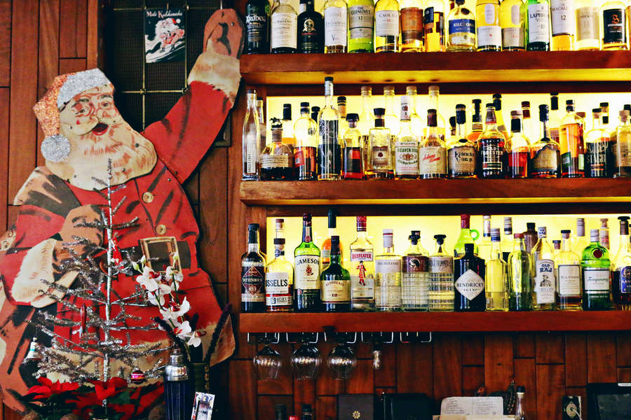 Best Holiday Bars in Seattle for Christmas Drinking - Thrillist