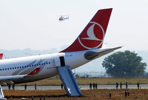 Craziest Plane Landing Spots in Emergency Situations - Thrillist