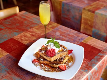 Best Boozy & Bottomless Brunches in Chicago - Thrillist