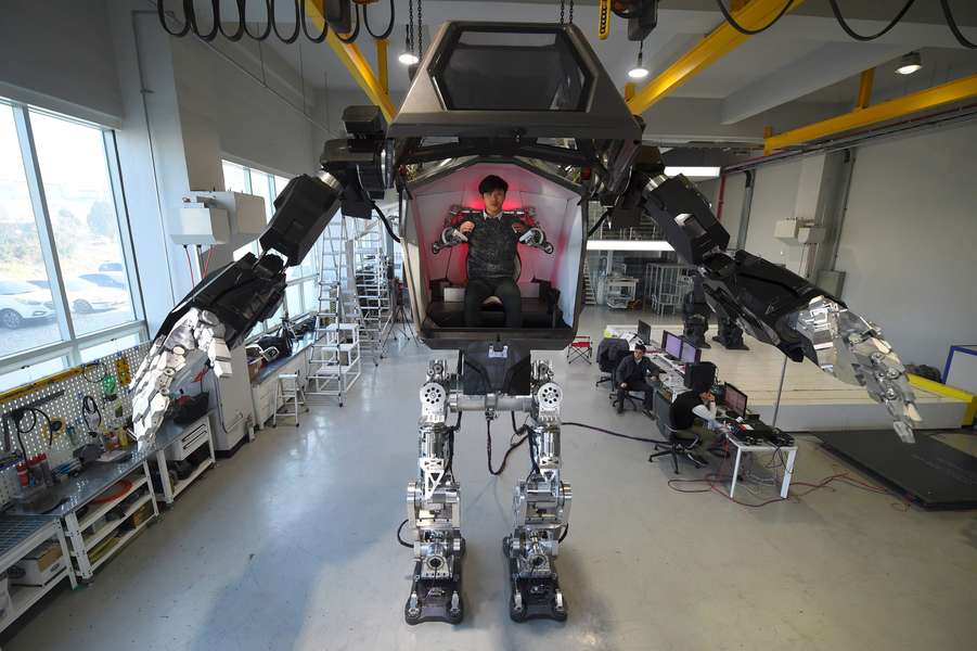 Hankook Mirae's 13-Foot Method-2 Robot is Completely Insane - Thrillist