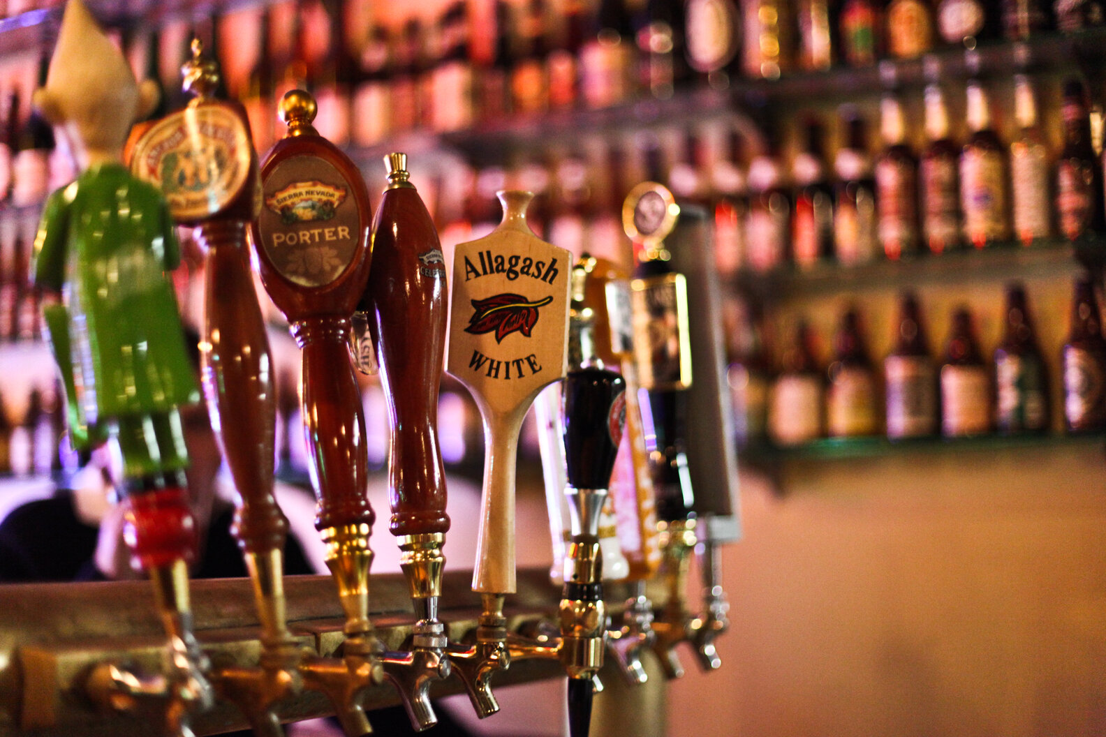 Best Chicago Bars for Winter Day Drinking - Thrillist