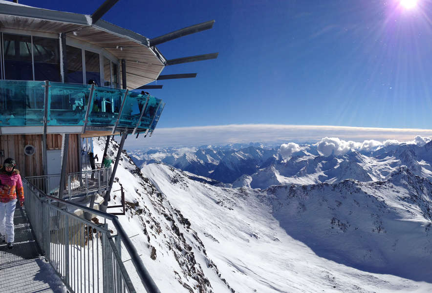 Best Bars With a View: Top 10 Bars With Jaw-Dropping Views - Thrillist